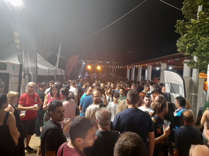 «Πόλος έλξης» και με μεγάλη επιτυχία από την πρώτη μέρα το 1ο WEST BEER ...