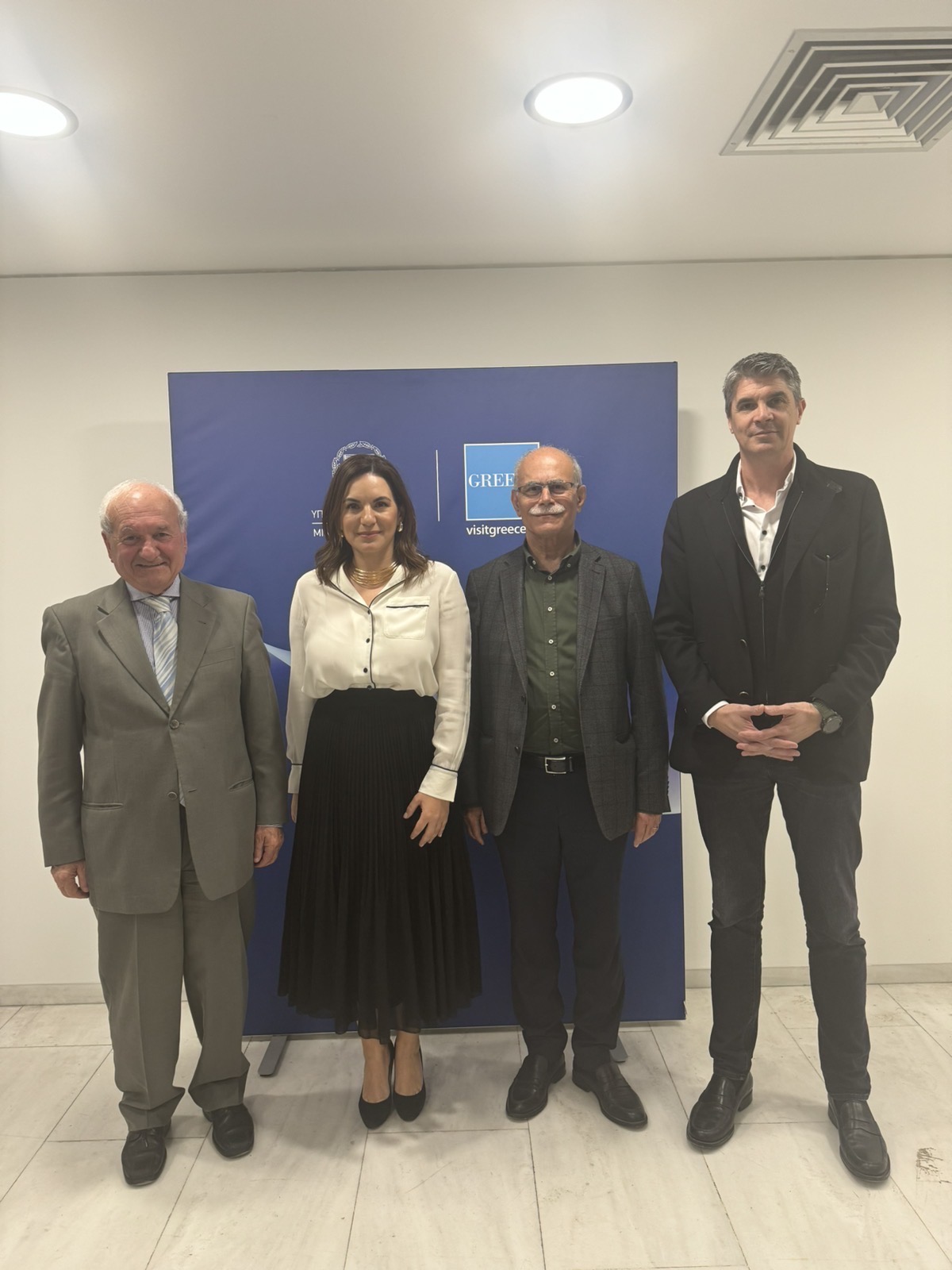 Συνάντηση Καννή με Κεφαλογιάννη για τον τουρισμό στο Κατάκολο και τον ...